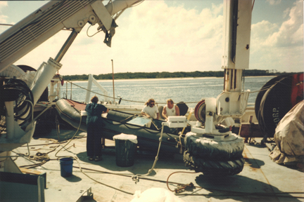 R/V ARCTIC DISCOVERER